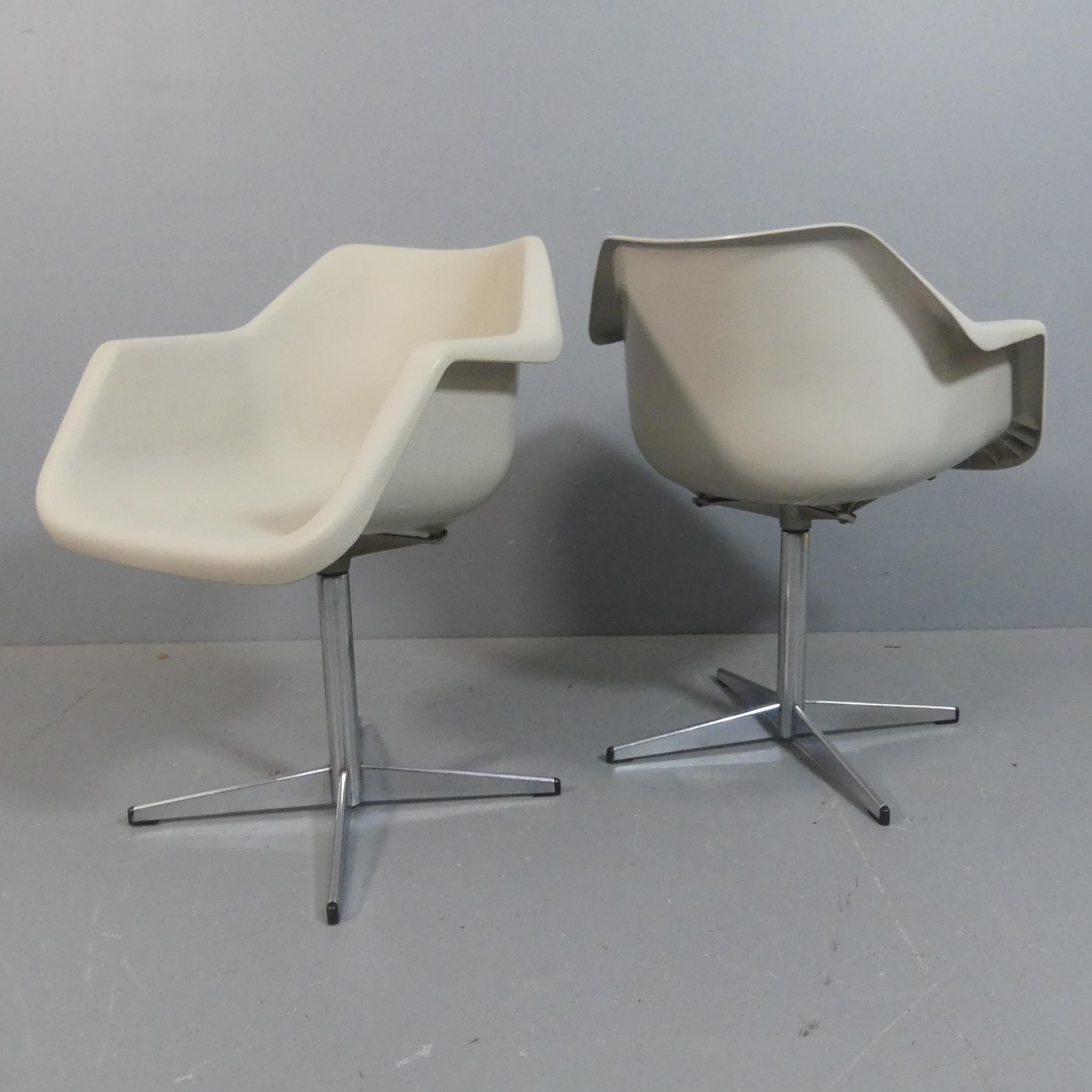 Robin Day | ROBIN DAY FOR HILLE | MutualArt