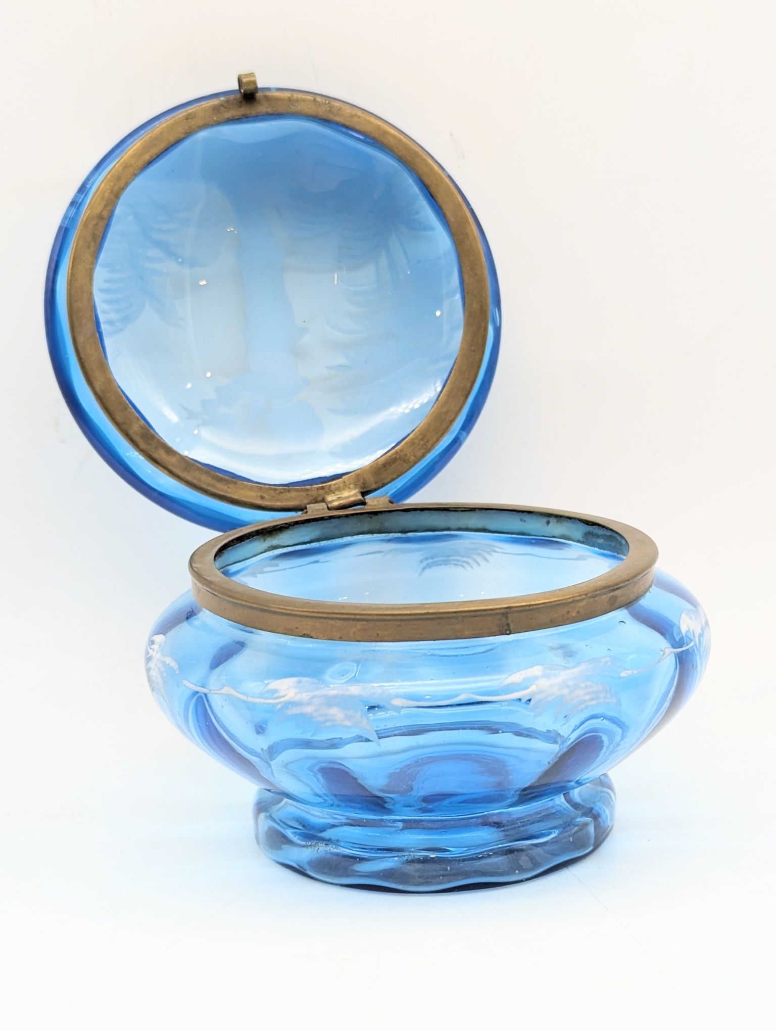 Mary Gregory | MARY GREGORY POWDER JAR | MutualArt