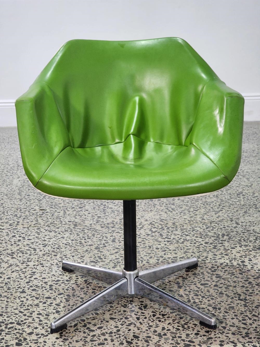 Robin Day | 1970s Robin Day Airborne green vinyl tub chair on aluminium ...