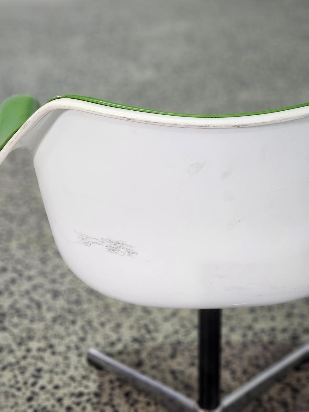 Robin Day | 1970s Robin Day Airborne green vinyl tub chair on aluminium ...