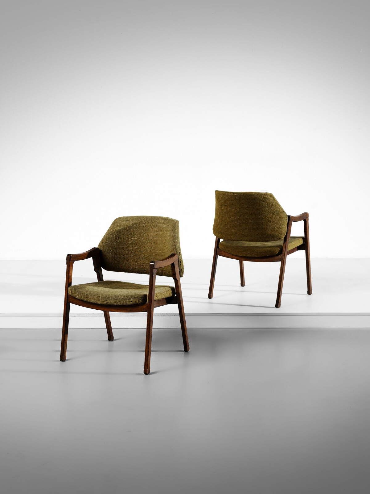 Ico Parisi | Pair of 814 chairs with armrests for Cassina, Meda (1961 ...