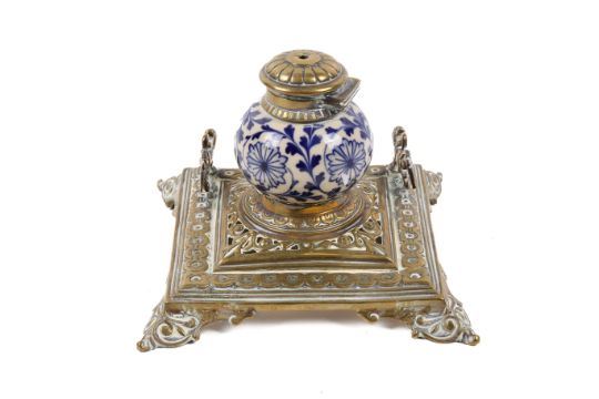 White | A Victorian inkwell | MutualArt