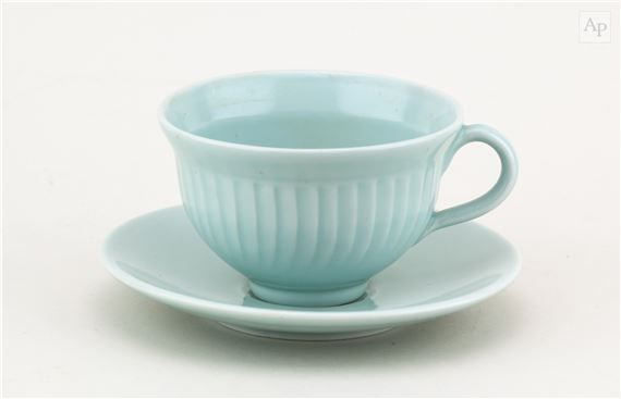 David Leach | painted DL and HS marks | MutualArt