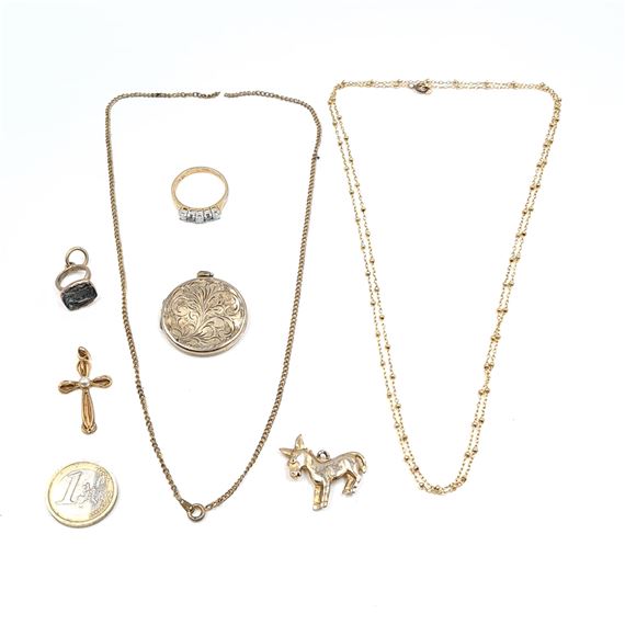 Unknown | A collection of items consisting of a silver locket with ...