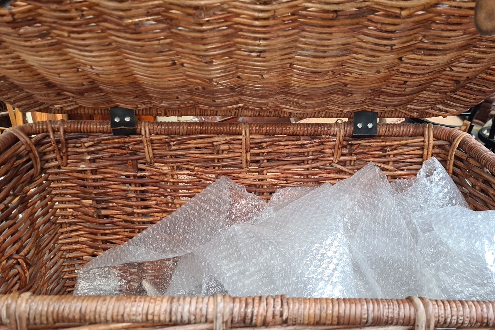 Large | Large antique wicker storage trunk with leather straps and m ...