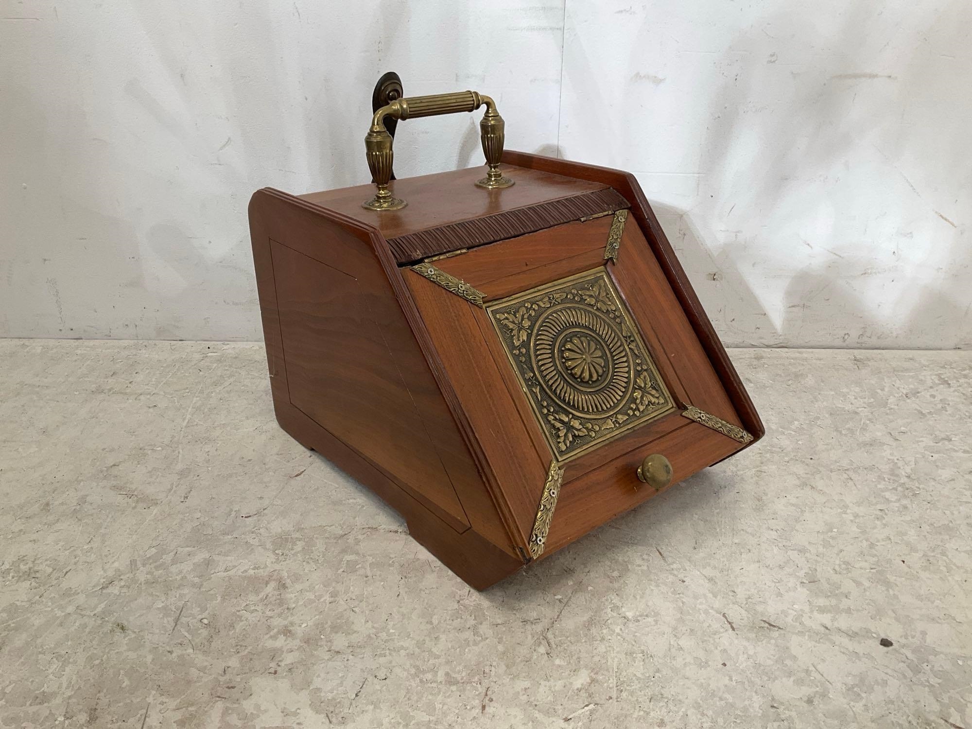 Front | VICTORIAN MAHOGANY COAL SCUTTLE | MutualArt