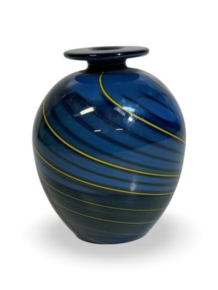 Pat Stanley | PAT STANLEY - BLOWN GLASS VASE - 1988 (1988) | MutualArt
