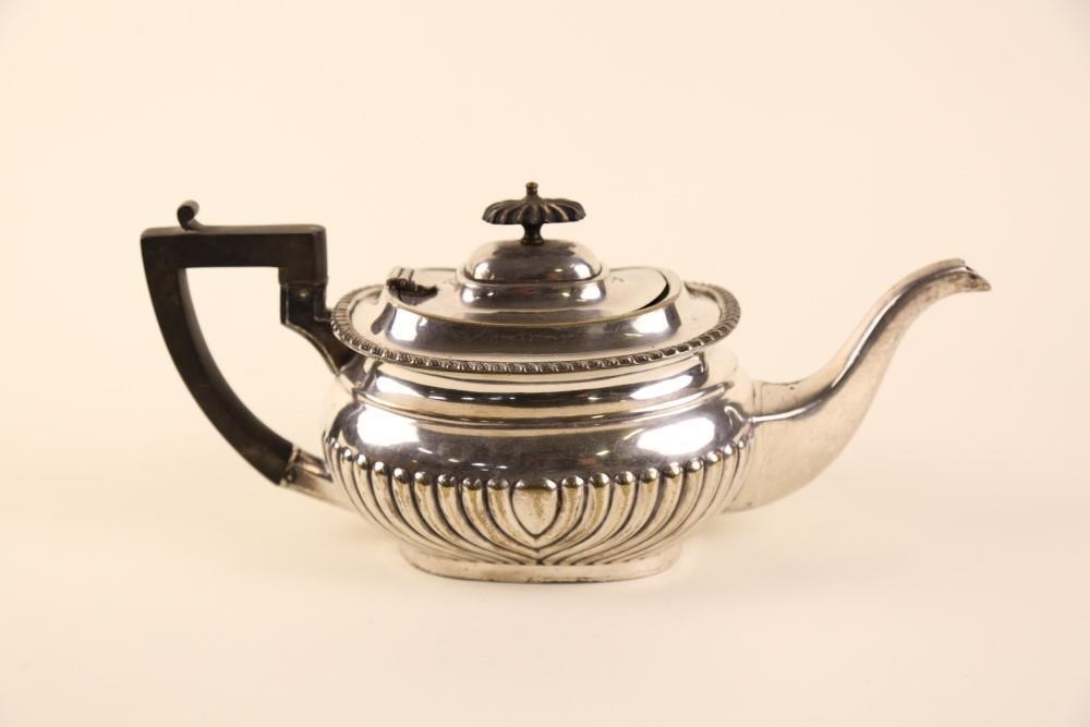 Guido Silvestri | An English silver tea pot with ebon handle. H 14cm ...
