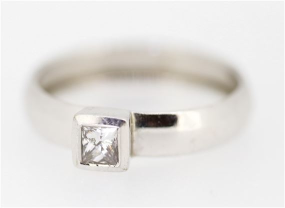 Diamond | Princess Cut Diamond Solitaire Bezel Set in 9 Carat White Go ...