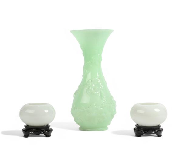 Rubbing | Three piece group of Chinese Peking glass table decorations ...