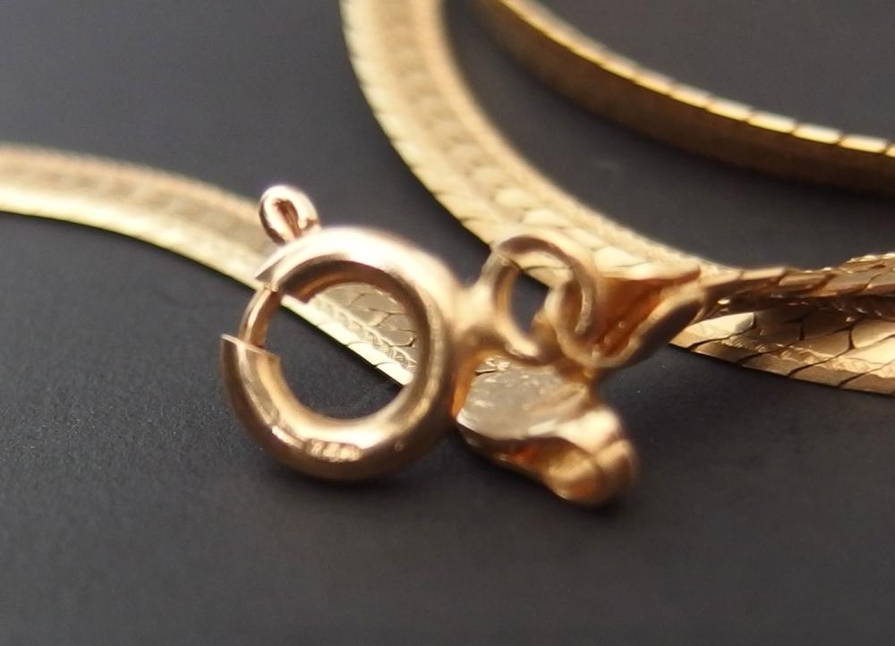 Snake | 18KT GOLD SNAKE CHAIN NECKLACE (Late 20) | MutualArt