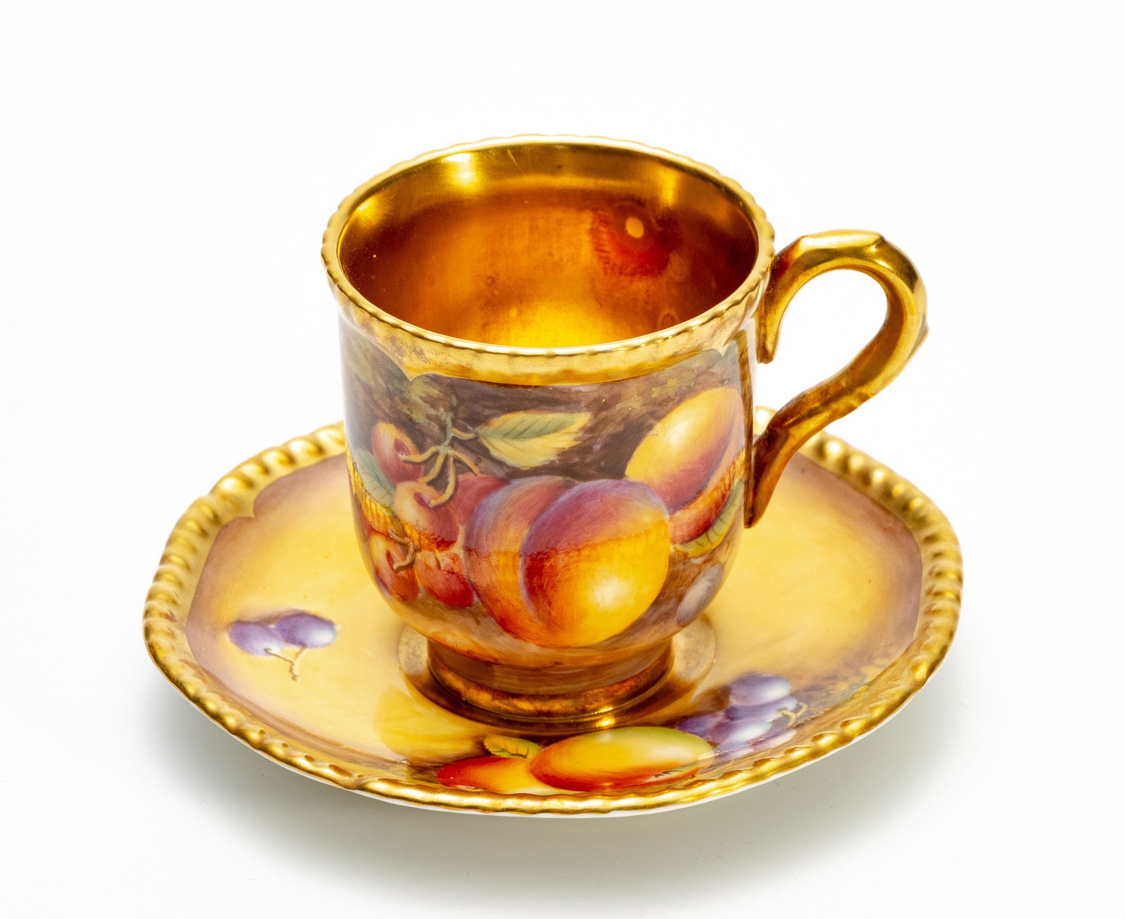 Royal Worcester | A ROYAL WORCESTER FRUIT PAINTED CABINET CUP AND SAUCER (Circa 1983) | MutualArt