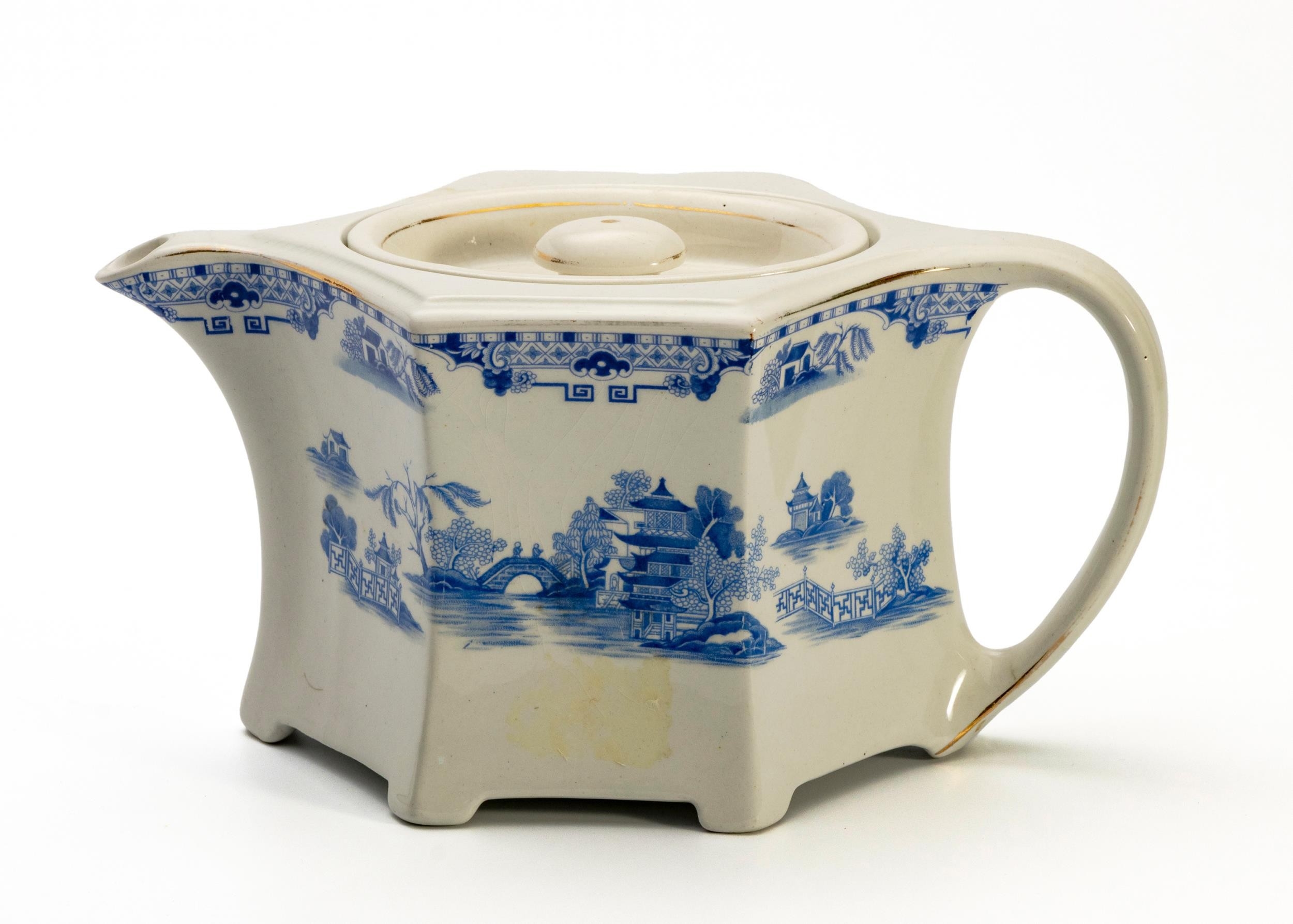 Filippo Bruno | A WINTON WARE GRIMWADES ‘WILLOW PATTERN’ TEAPOT | MutualArt