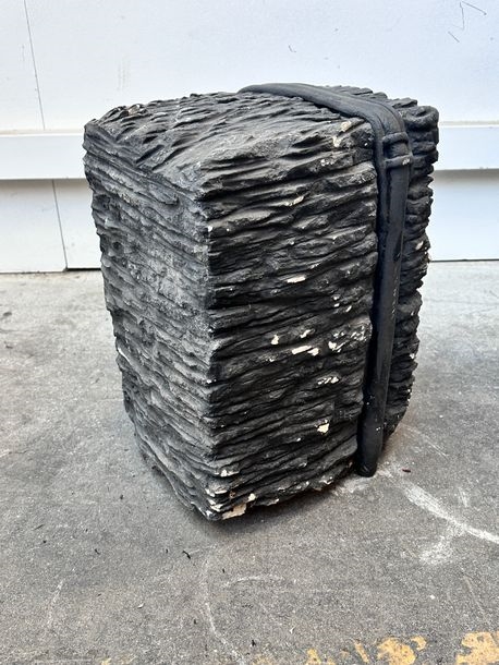 Leonardo Delfino | Lot de trois sculptures en pierre et résine | MutualArt