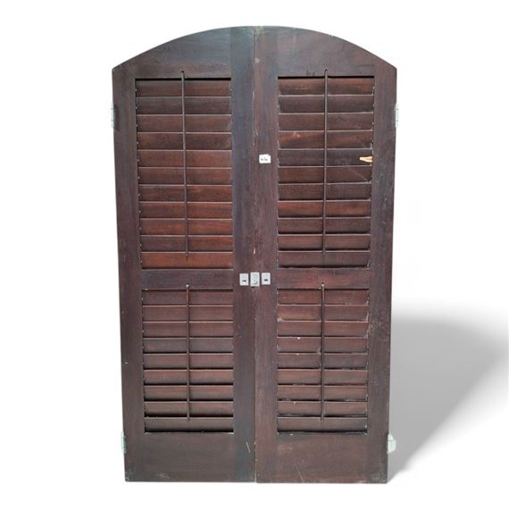 Louvre | 2 X MAHOGANY TONED LOUVRE DESIGN CURVE SINGLE PANEL CANADIAN ...