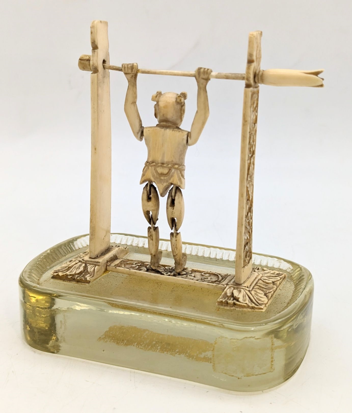 Chinese School | ANTIQUE CHINESE IVORY FIGURE | MutualArt