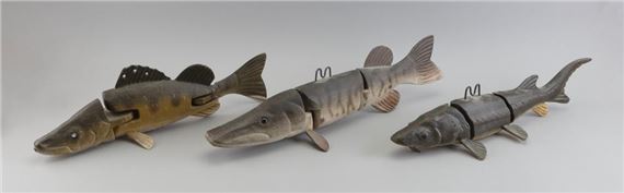 Casey Edwards | THREE CASEY EDWARDS ARTICULATED FISH CARVINGS (20th ...