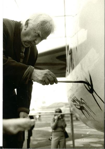 Jean Gaumy | Alexander Calder gives the final stroke to the only flying ...