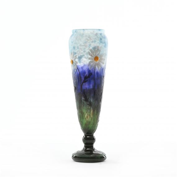 Jacques Gruber | DAUM. Vase fuseau en verre multicouche dégagé à la ...