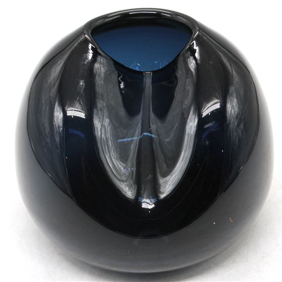 Kate Hume | 1 Artworks at Auction | MutualArt