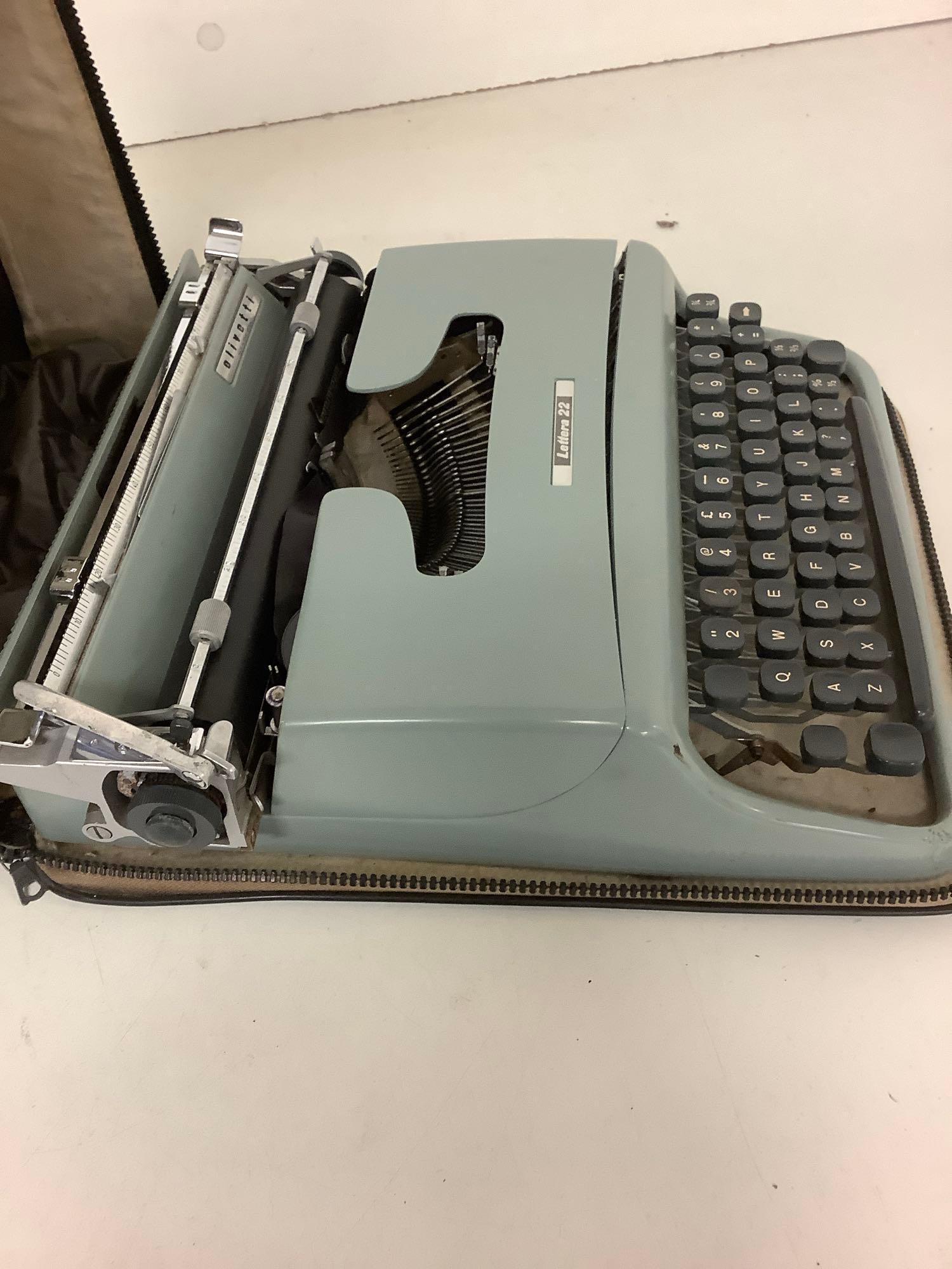 Luigi Olivetti | OLIVETTI PORTABLE TYPEWRITER | MutualArt