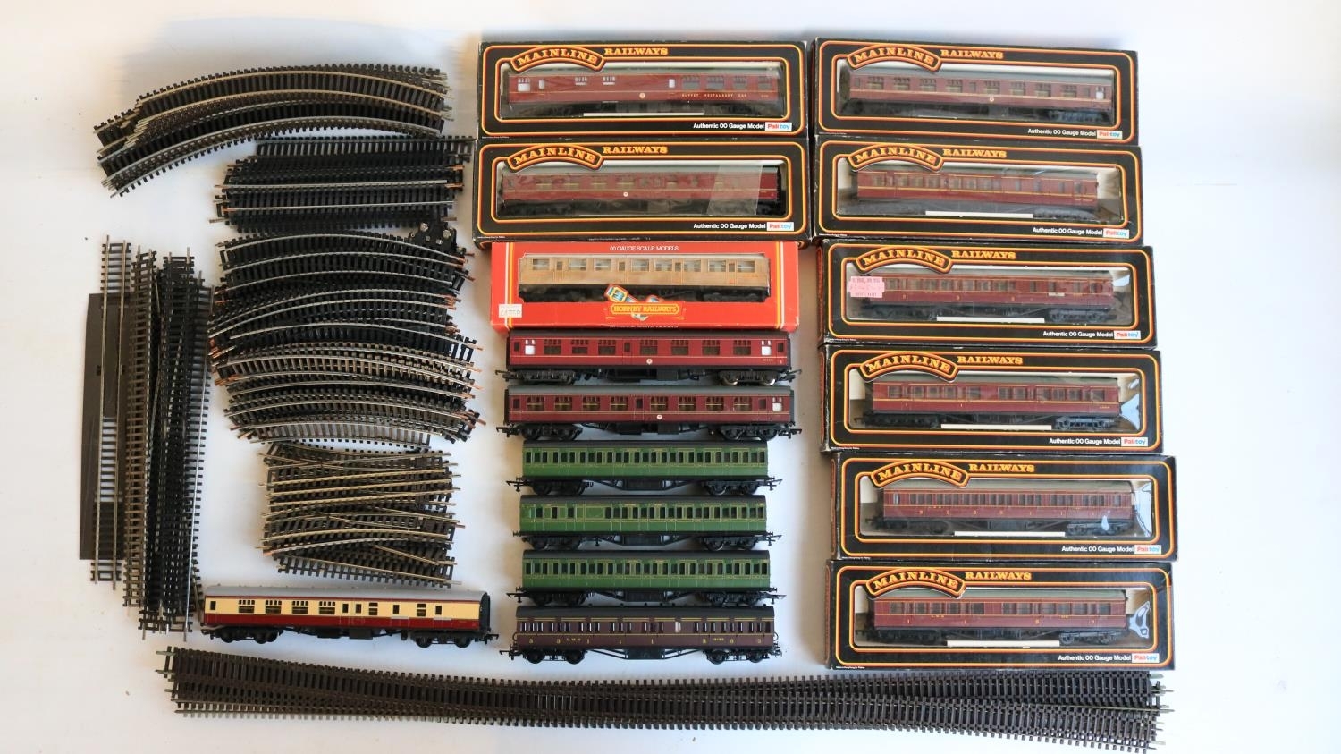Clare Graham | Collection of sixteen OO gauge passenger coach models ...