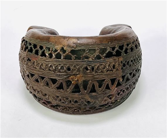 Unknown | Afrikaanse opengewerkte bronzen tribale enkelband uit Benin ...