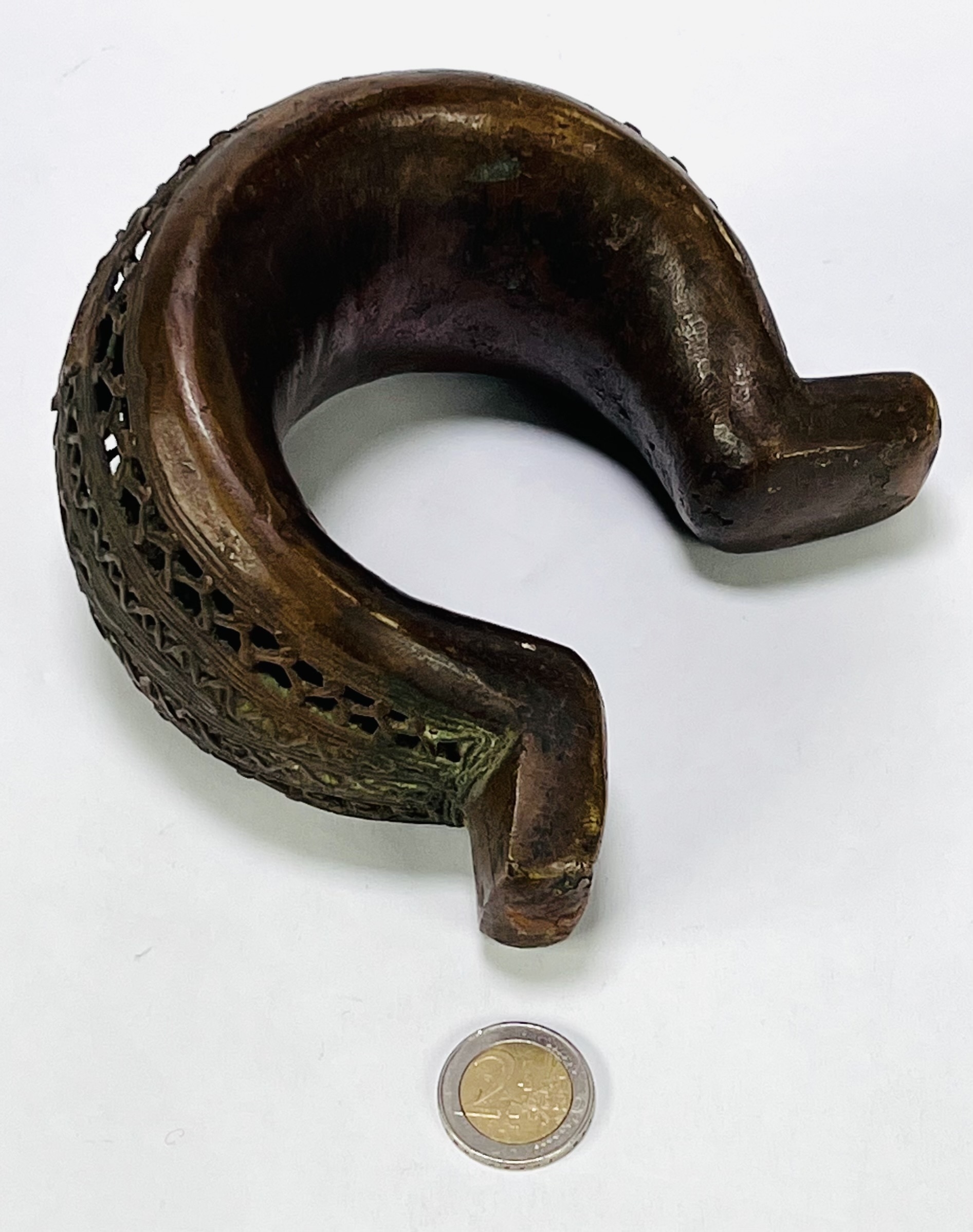 Unknown | Afrikaanse opengewerkte bronzen tribale enkelband uit Benin ...