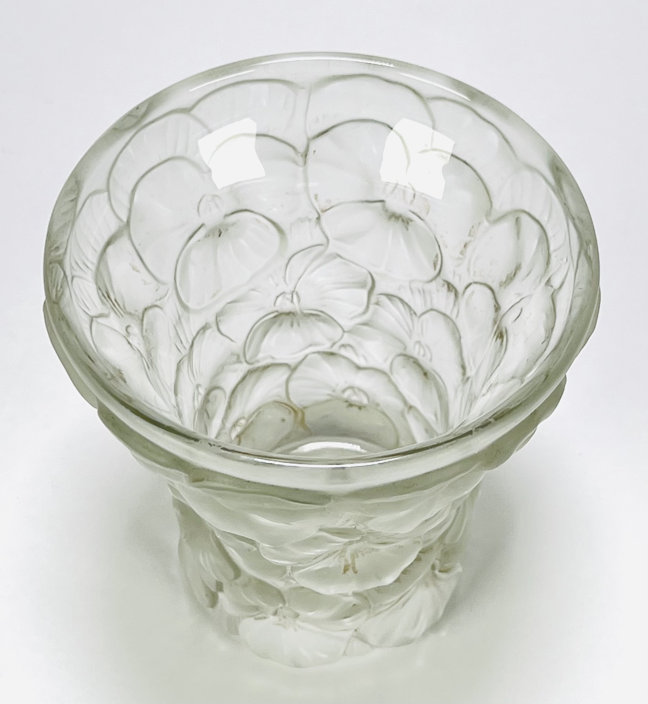 Josef Inwald | Art Deco glazen gematteerde Barolac vaas met decor van ...