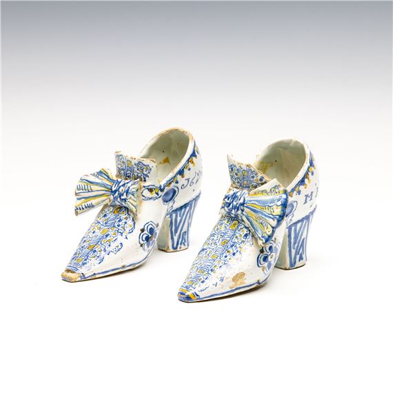 Delft | A PAIR OF SHOE TOBY JUGS | MutualArt