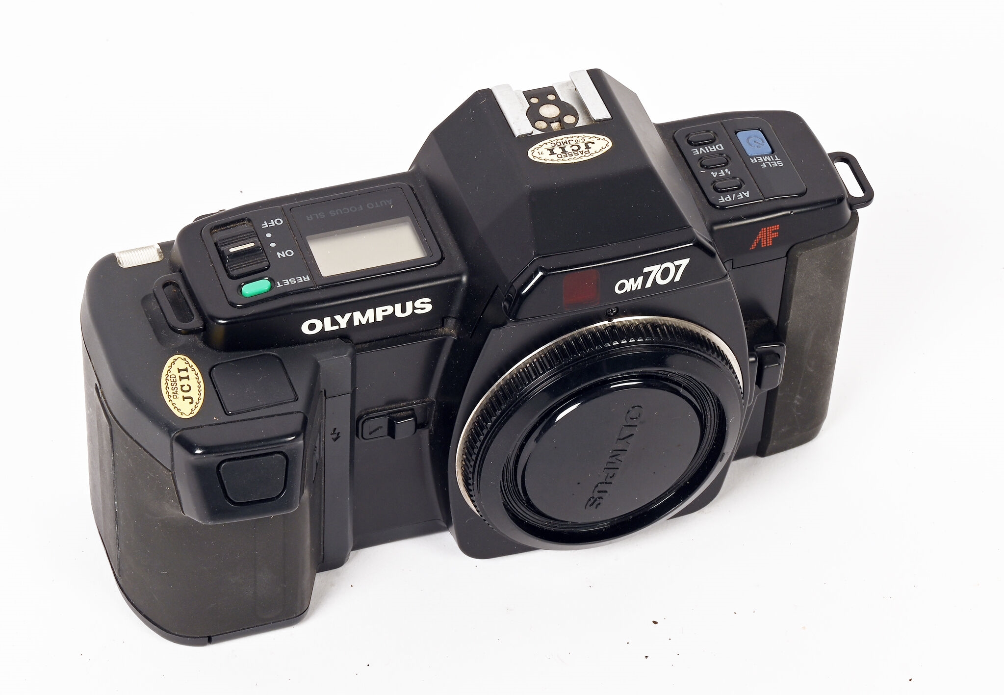 Betty V. Devonald | Olympus Olympus OM 707 avec zoom Olympus AF Zoom 35- 3 | MutualArt