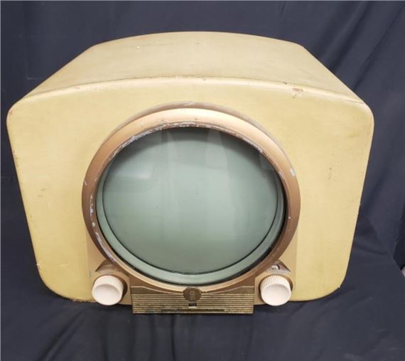Zenith | Vintage Zenith television model G2327EZ1 | MutualArt