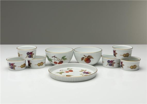 Royal Worcester | A suite of Royal Worcester ceramics (Dia:18cm ...
