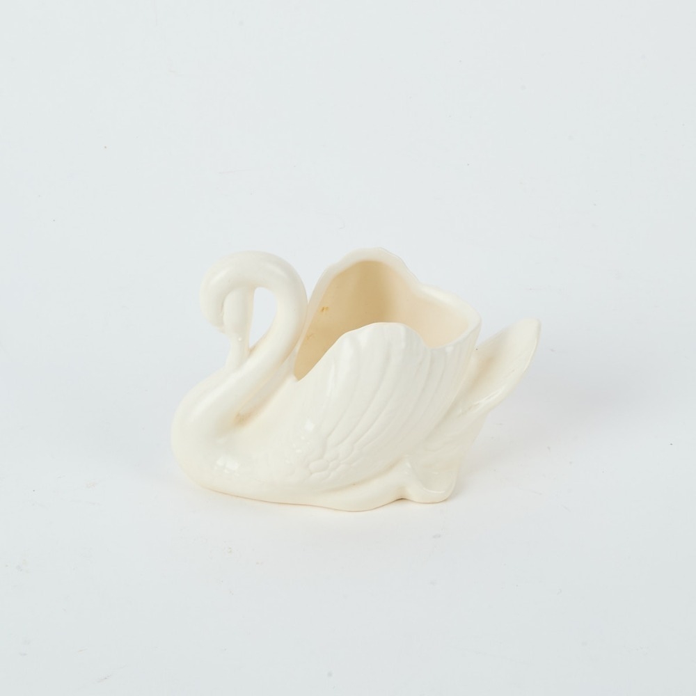 Crown Lynn | A Crown Lynn Small Swan | MutualArt