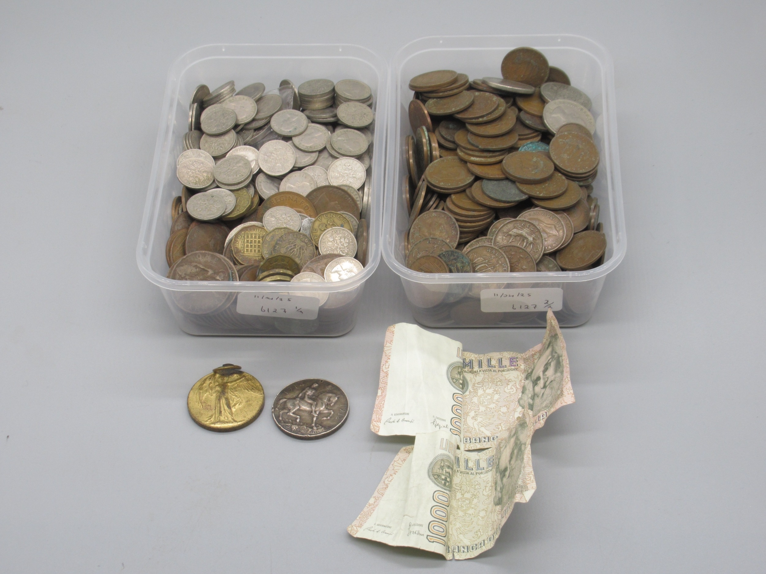G. Maxwell | Mixed collection of thth British coins to inc. nies, half ...