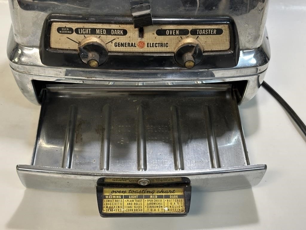 Toaster | COLLECTIBLE ART DECO STREAMLINE TOASTER - WORKS | MutualArt