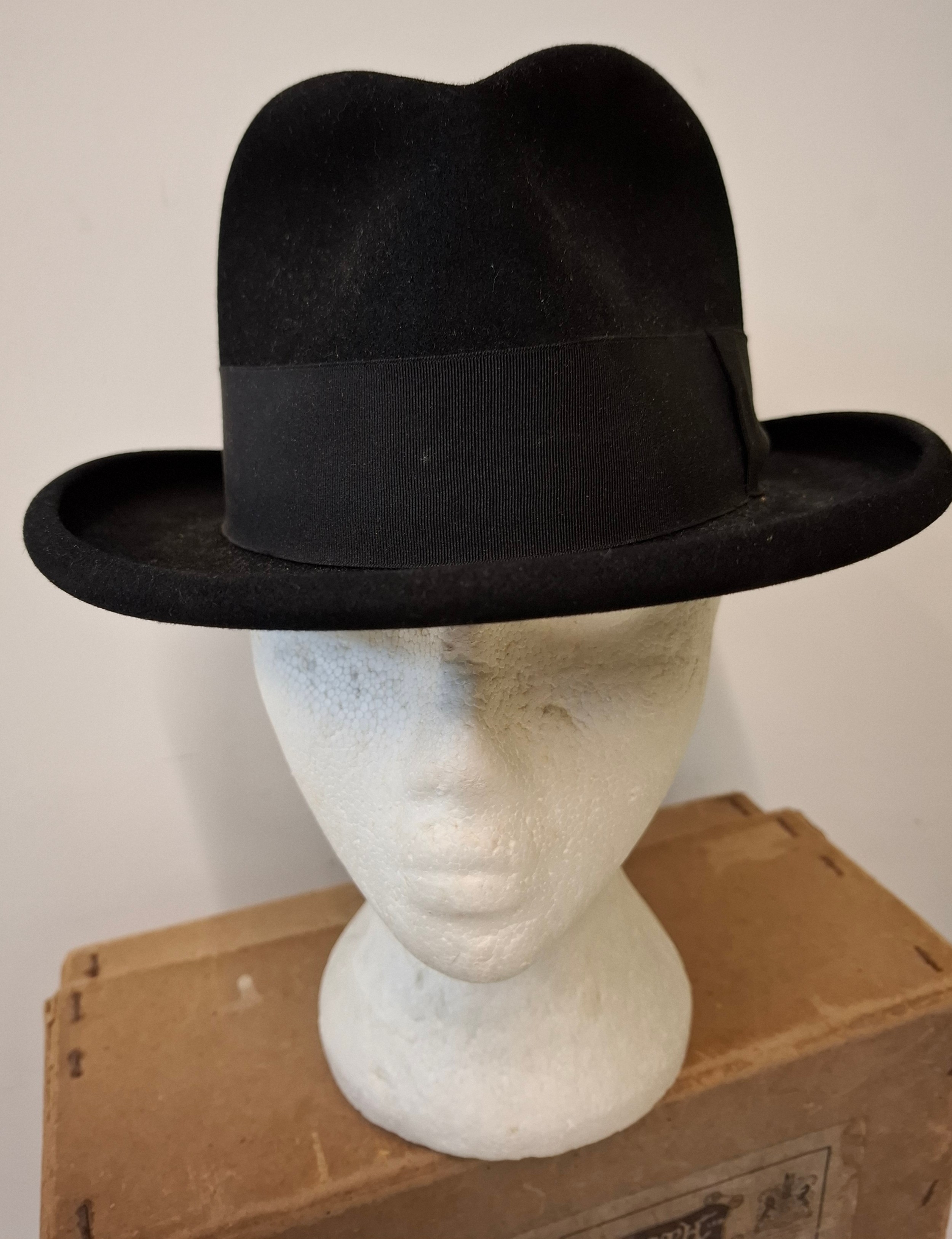 Henry Heath | A 1940's/50's Henry Heath black felt Fedora hat (1940 ...