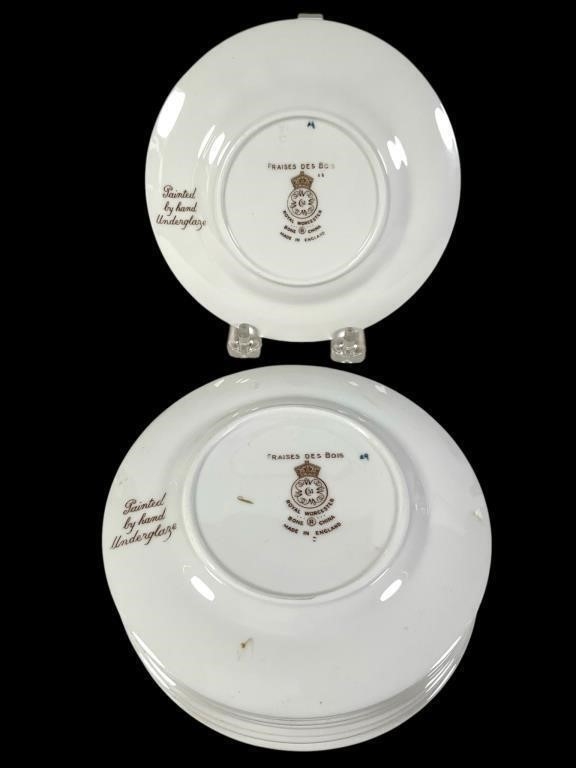 Royal Worcester | Royal Worcester Plate Set | MutualArt