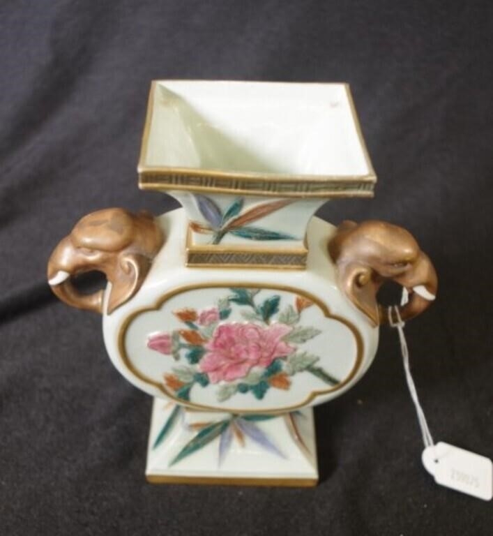 Royal Worcester | Victorian Royal Worcester table vase | MutualArt