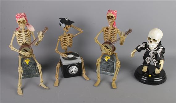 Scorpion Dagger | 1 Artworks | MutualArt