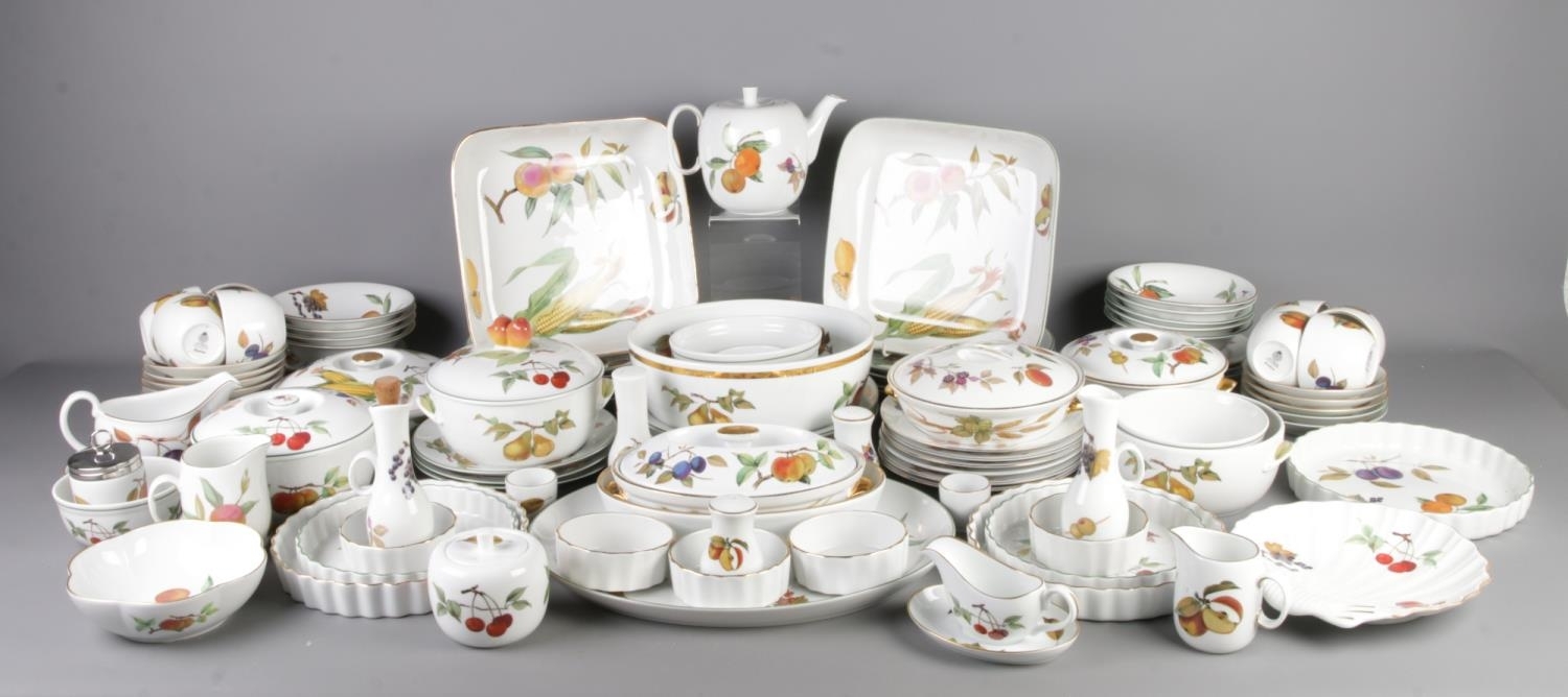 Royal Worcester | A large collection of Royal Worcester dinnerwares in ...