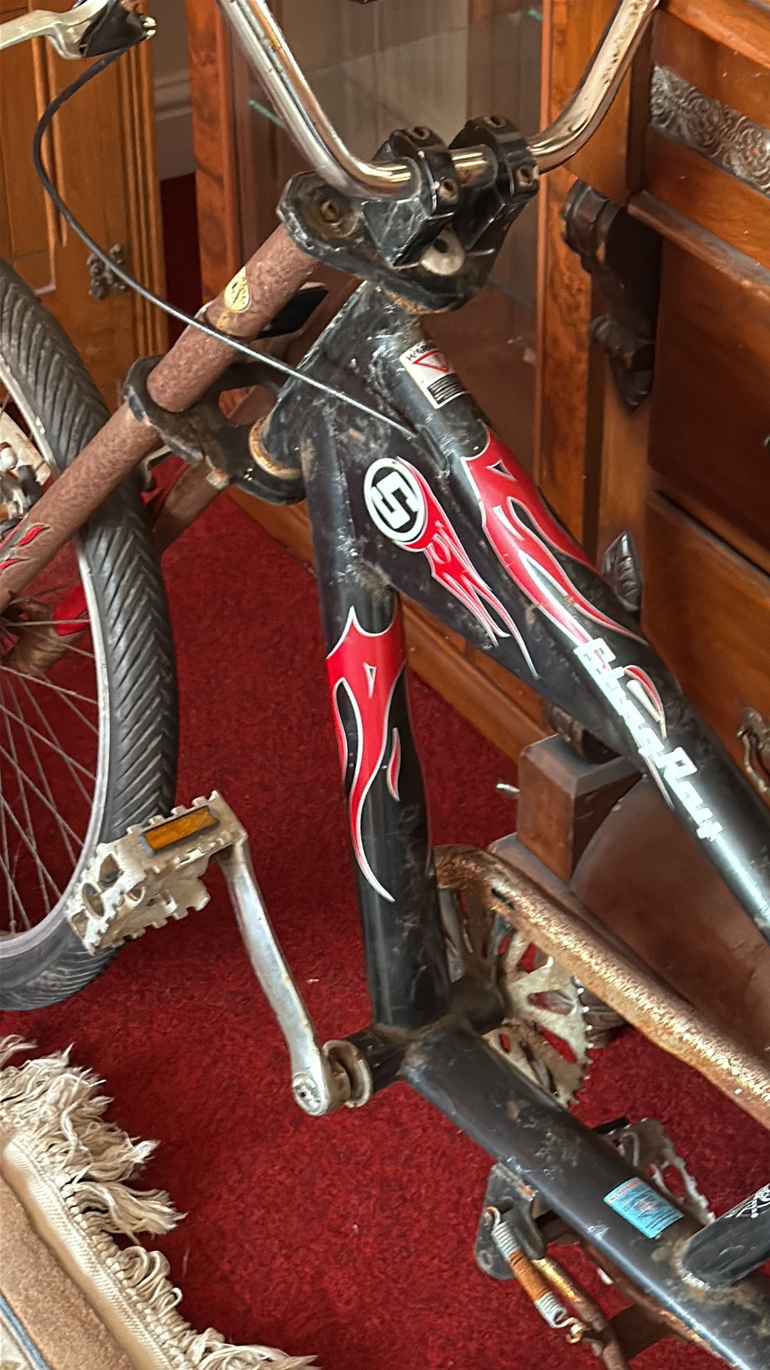 FLAME | Schwinn Sting-Ray bicycle features a distinctive red and black ...