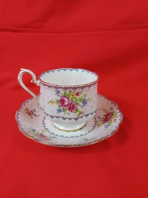 Royal Albert | 6 Royal Albert Teacups and Saucers | MutualArt