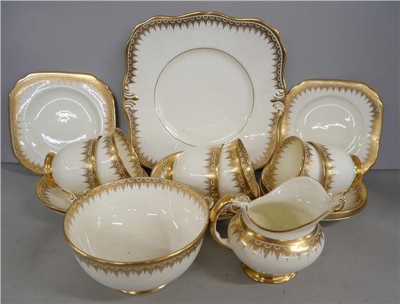 Sugar | A porcelain Plant Tuscan tea service comprising of twelve cu ...