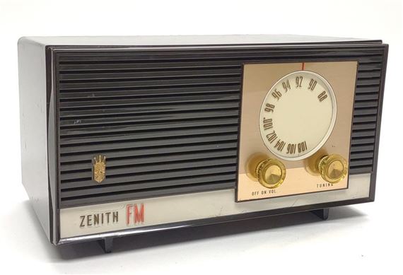 Zenith | Vintage Zenith D720 FM Tube Radio (works (1960) | MutualArt