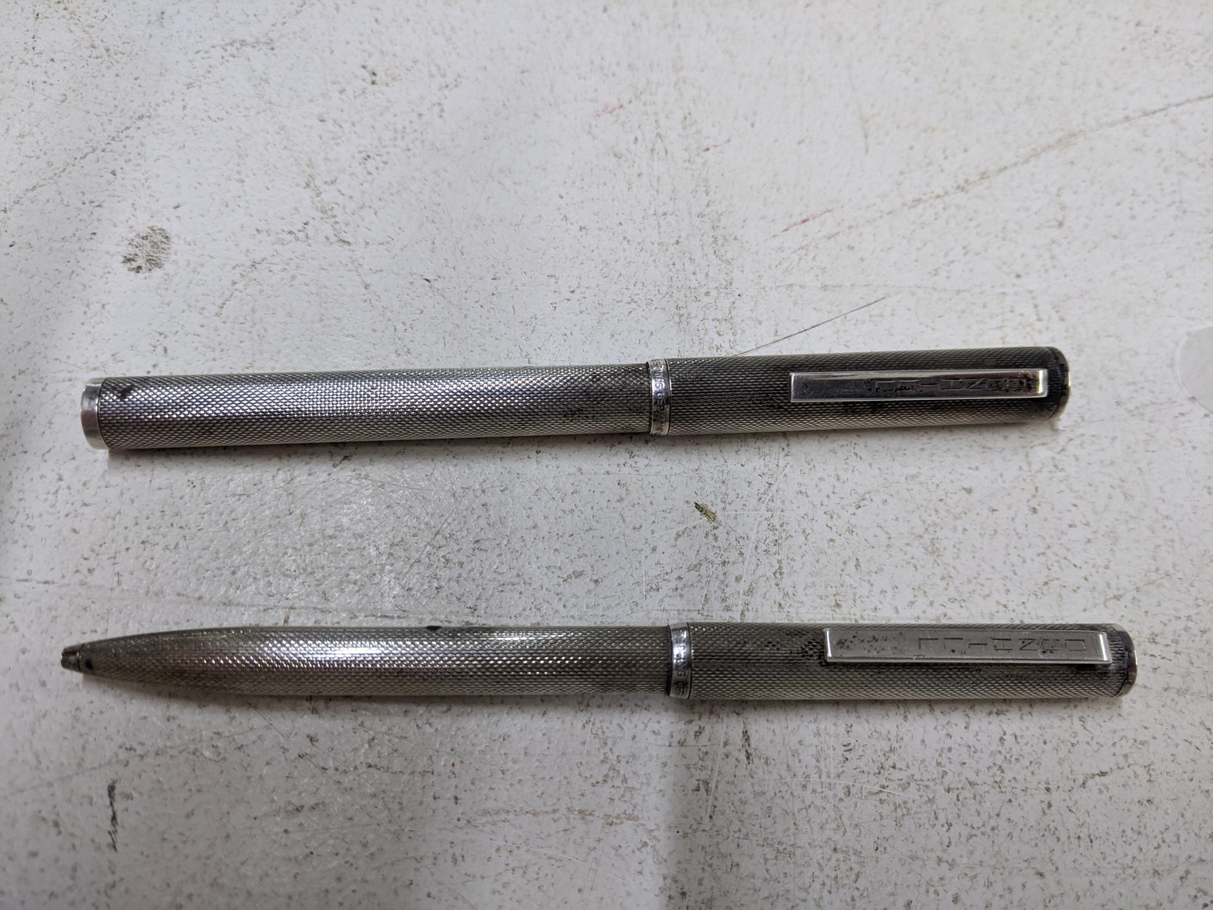 Alfred Dunhill | A Dunhill fountain pen and ballpoint pen set with an ...