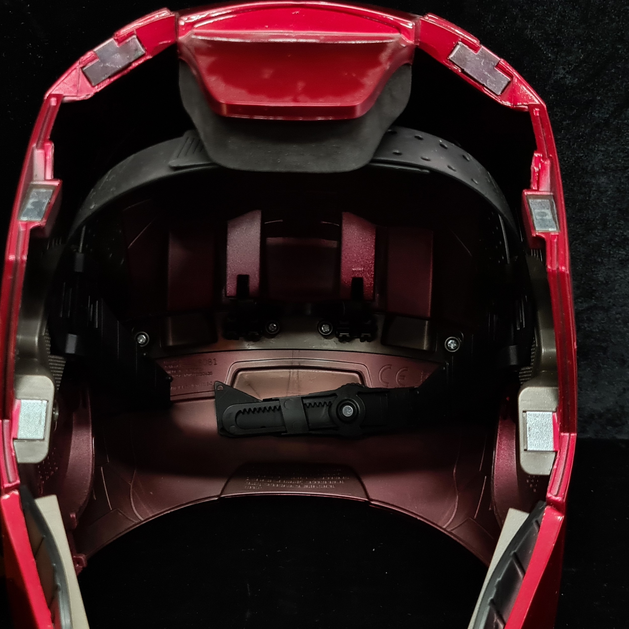 Iron Man | A Hasbro Legends wearable / Scale Iron Man Electronic Helm ...