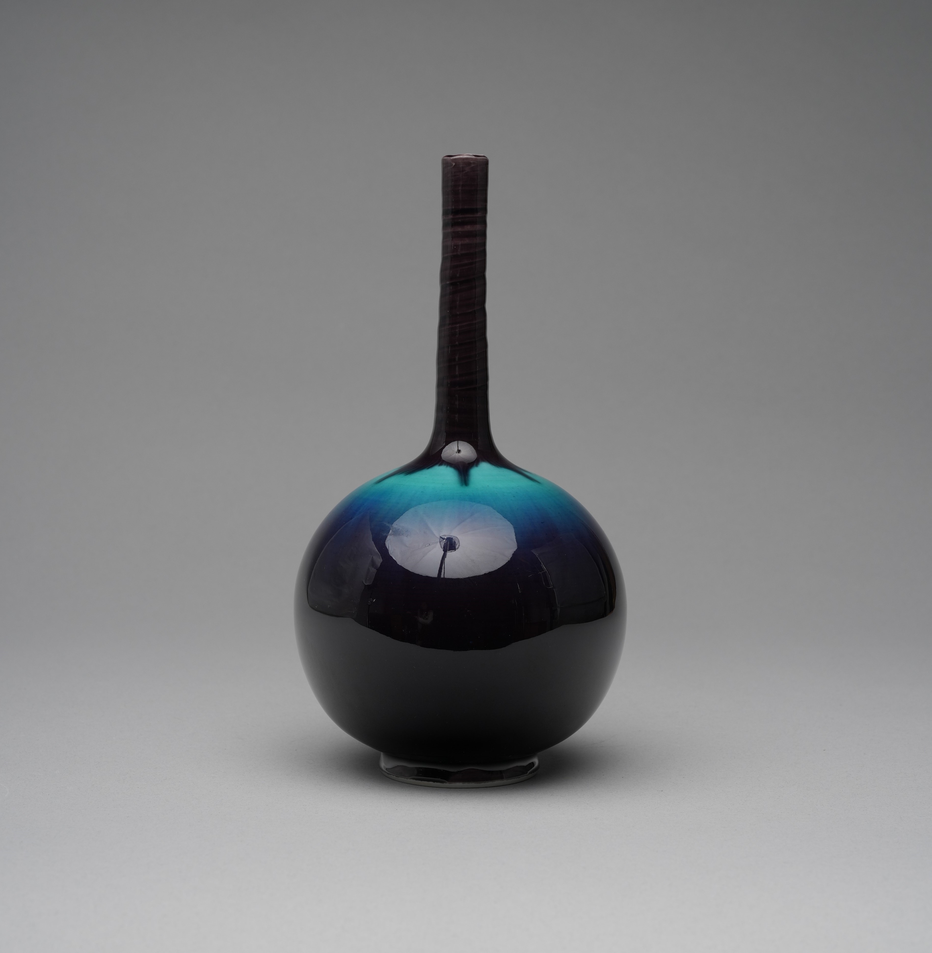 Tokuda Yasokichi III | A BOTTLE VASE (1997) | MutualArt