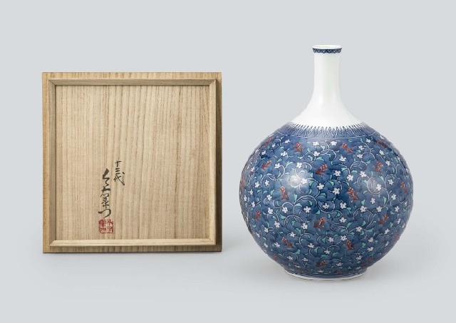 Imaizumi Imaemon | Iro-nabeshima vase with design of grass and flower ...