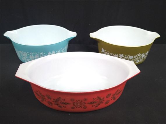 Pyrex | 3 Vintage Pyrex casseroles | MutualArt